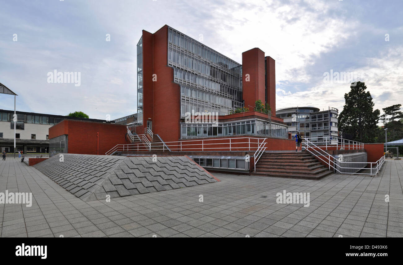 The History Faculty building at Cambridge University, designed by James ...