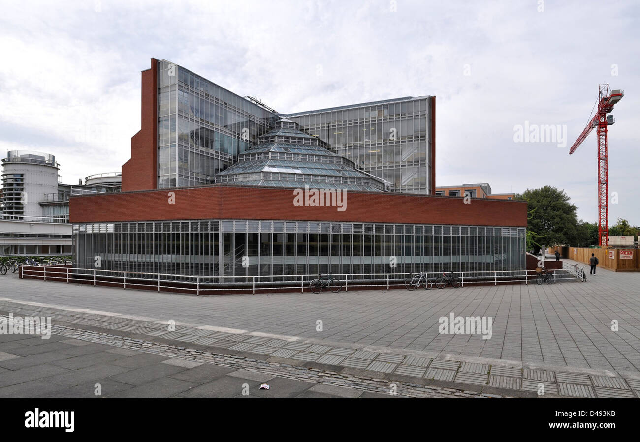 James Stirling’s design for the Cambridge University History Faculty ...