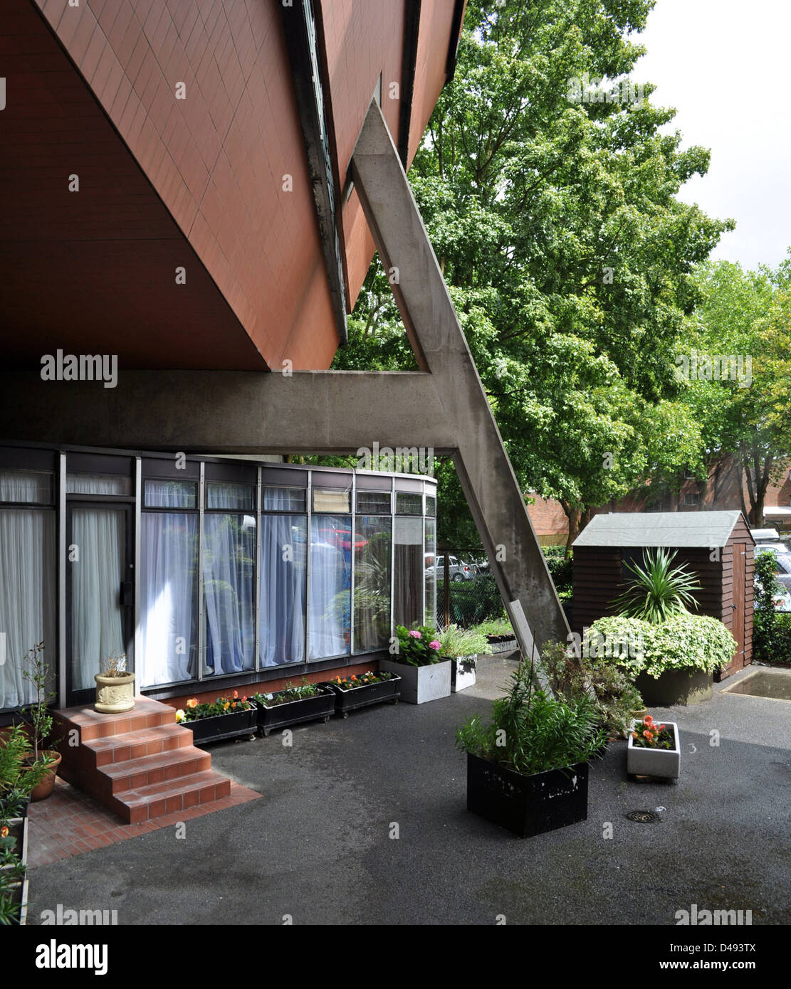 The Florey Building, designed by James Stirling at Oxford University ...