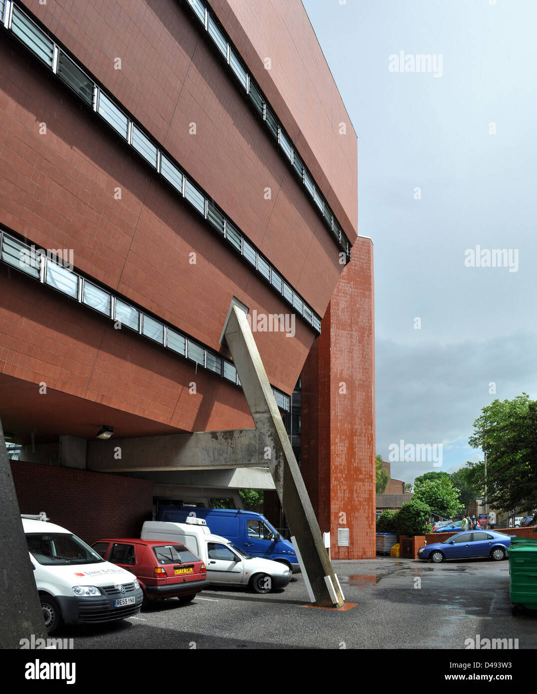The Florey Building at Queen's College, Oxford, designed by James ...