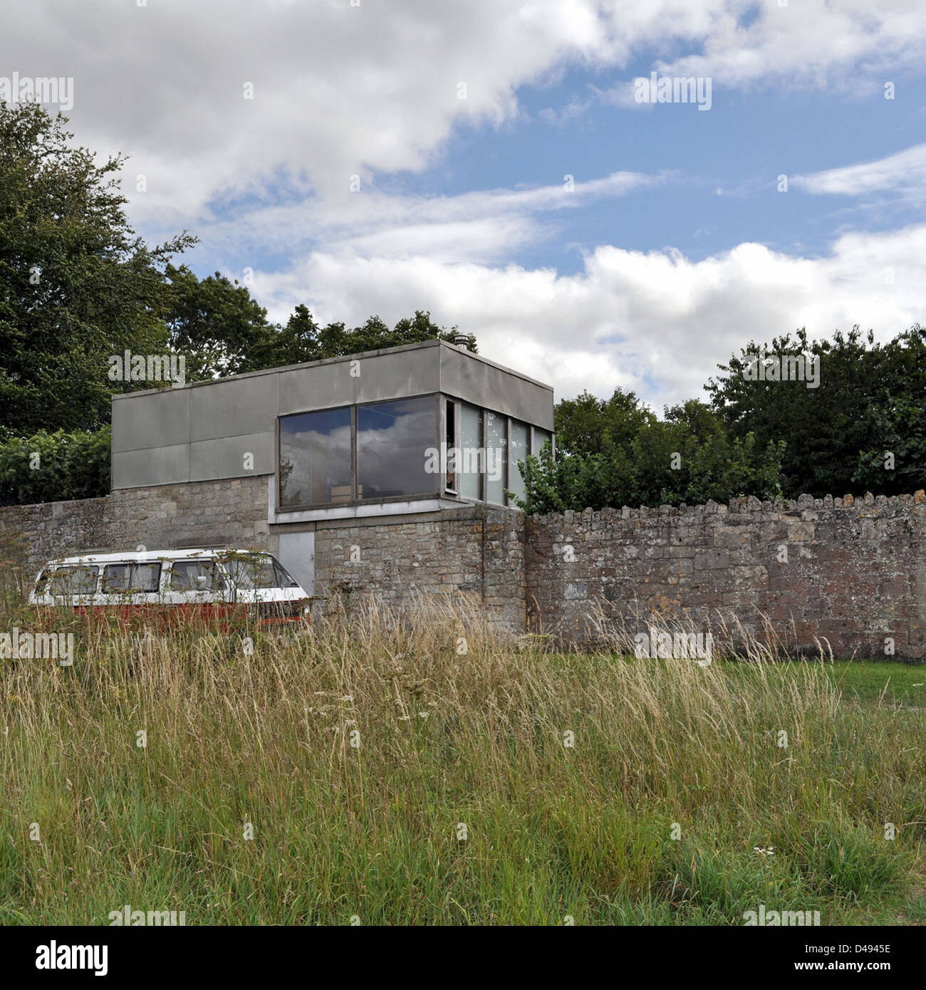 The Upper Lawn Pavilion, designed by Alison and Peter Smithson between ...