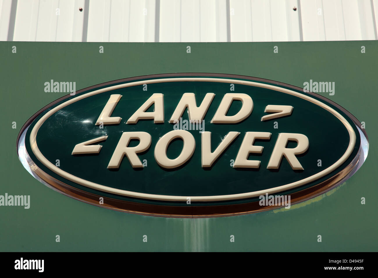 The land rover emblem hi-res stock photography and images - Alamy