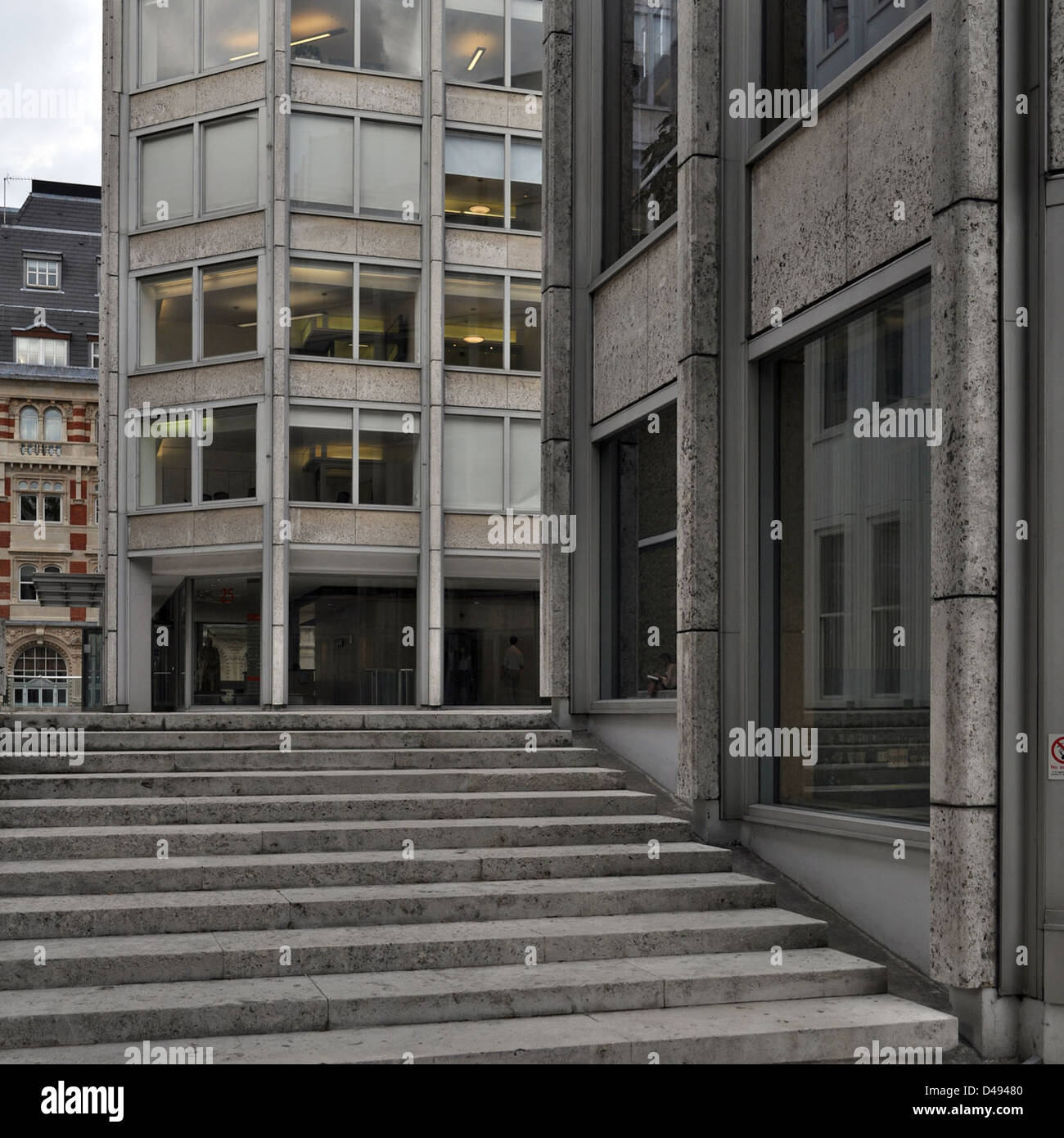 The Economist Building in London, designed by Peter and Alison Smithson ...