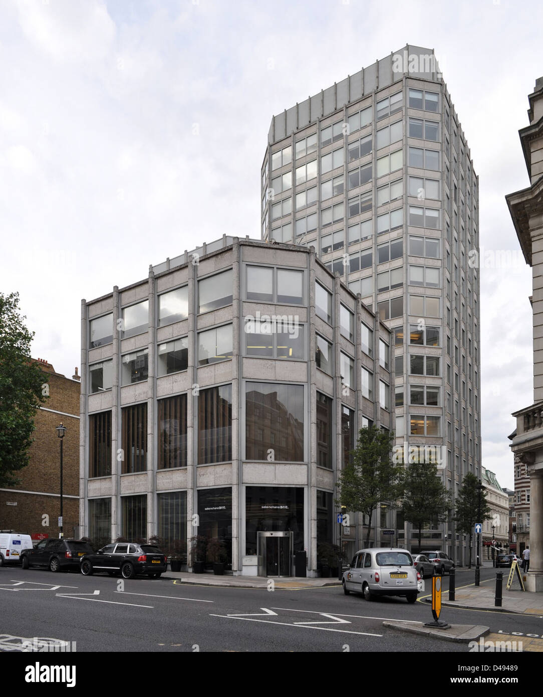 The Economist Building, designed by Peter and Alison Smithson from 1959 ...