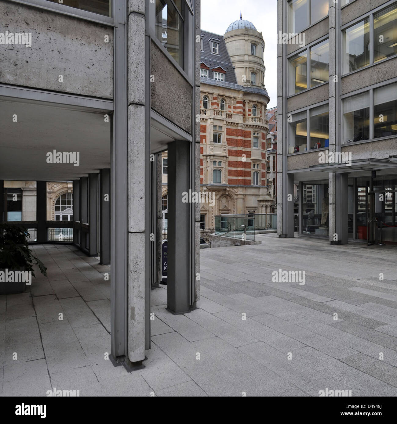 The Economist Building, designed by Peter and Alison Smithson in London ...