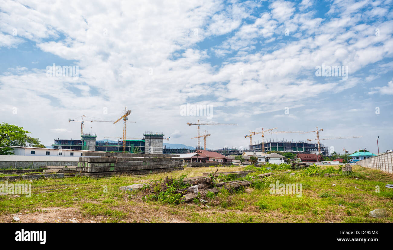Scaffold cranes hi-res stock photography and images - Alamy
