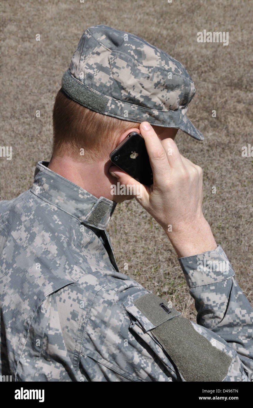 Army soldier and iphone hi-res stock photography and images - Alamy