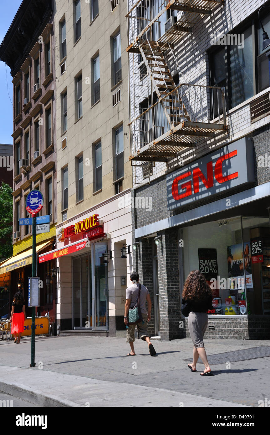Gnc storefront store sign hi-res stock photography and images - Alamy