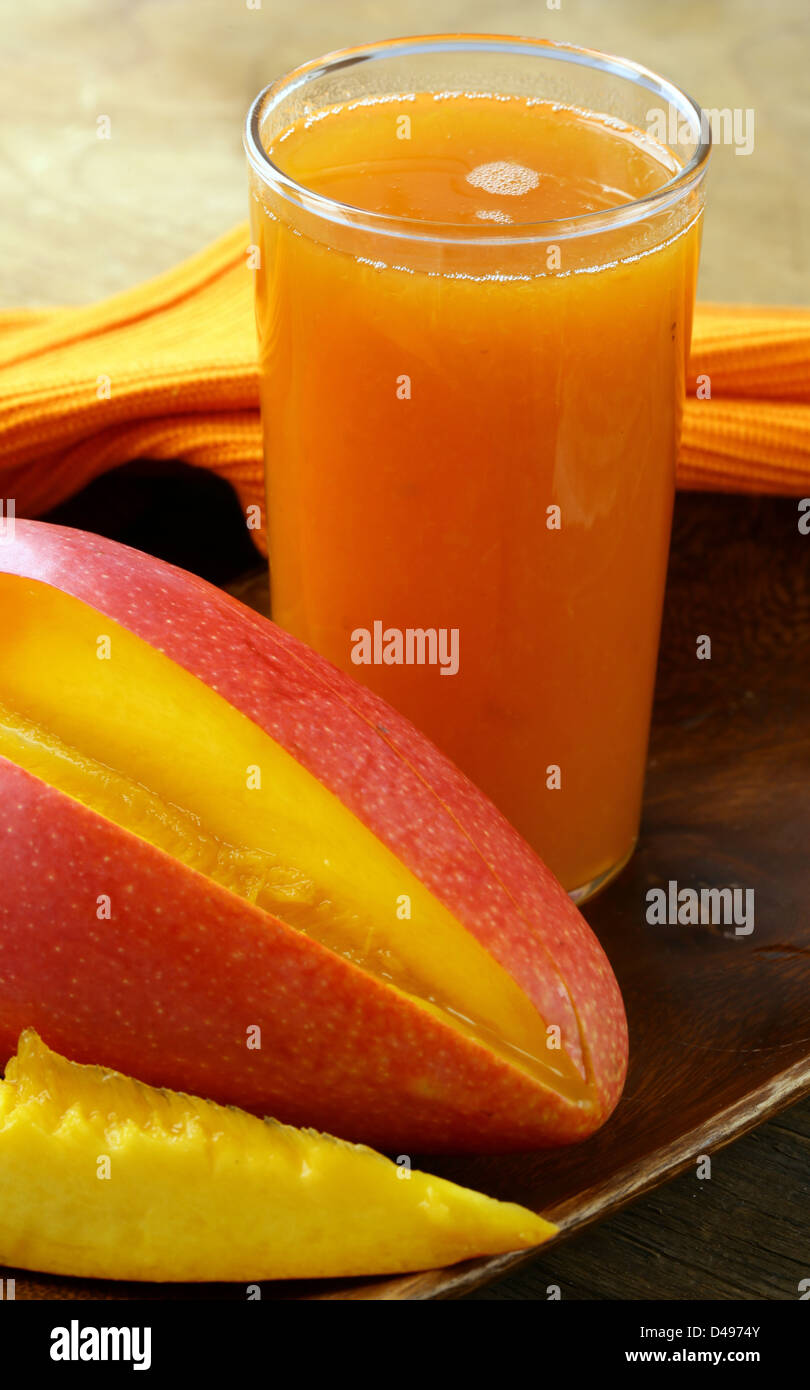 fresh mango juice and mango fruit Stock Photo - Alamy