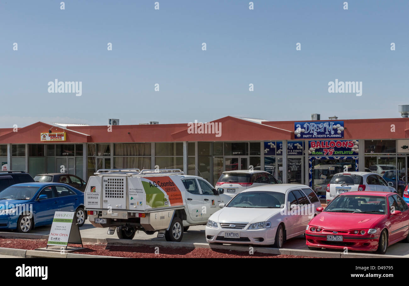 Suburban shopping center hi-res stock photography and images - Alamy