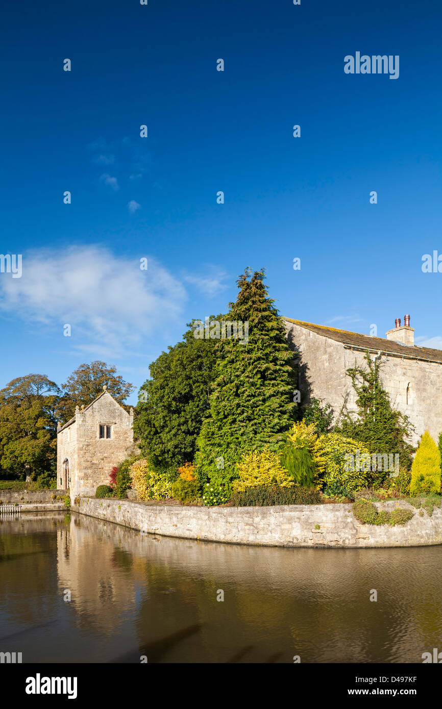 Markenfield hall hi-res stock photography and images - Alamy