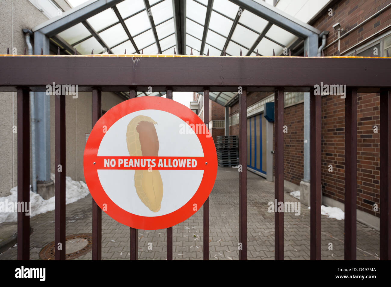 No food allowed symbol prohibition hi-res stock photography and images ...
