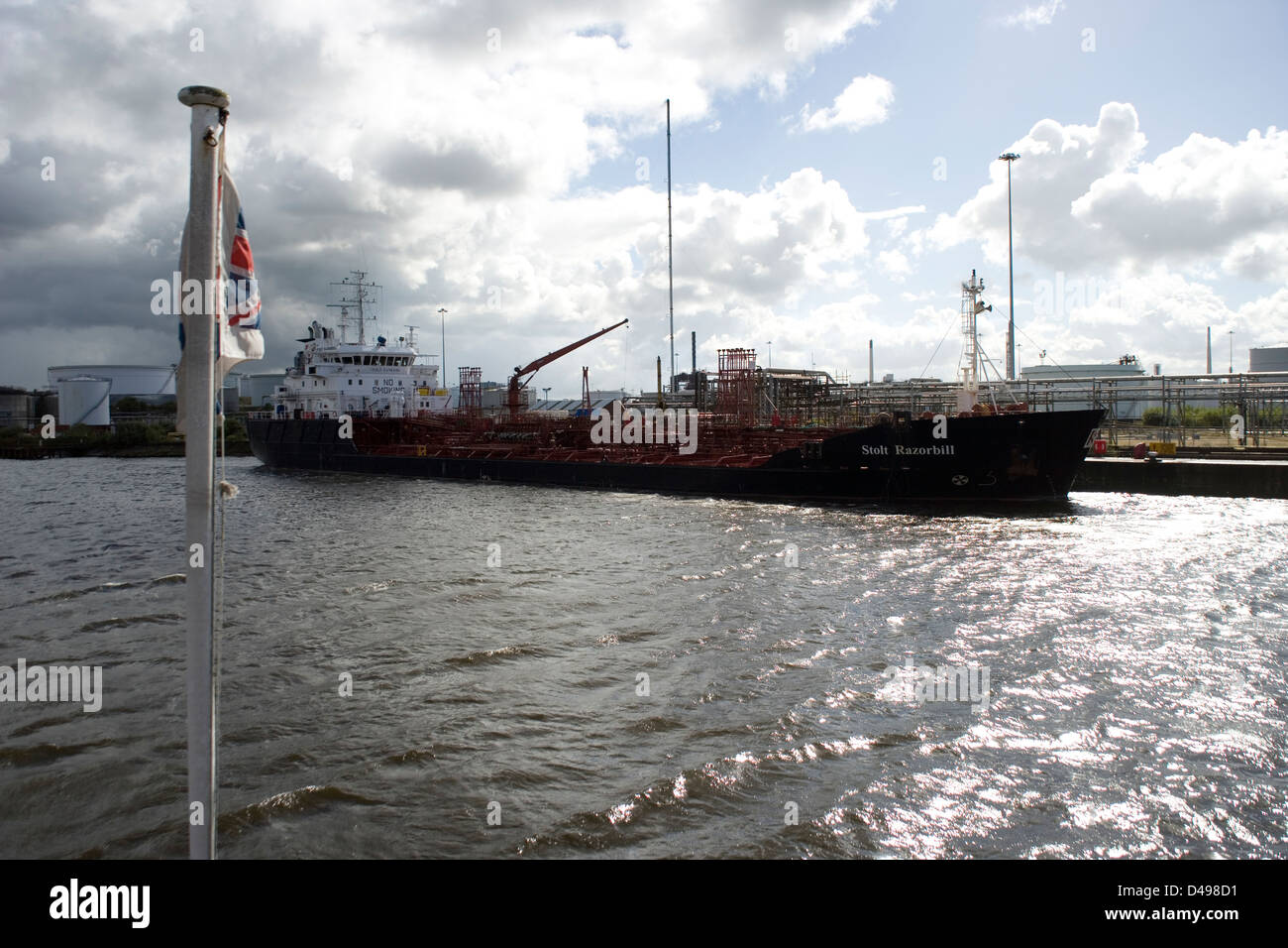 Manchester ship canal stanlow oil hi-res stock photography and images ...