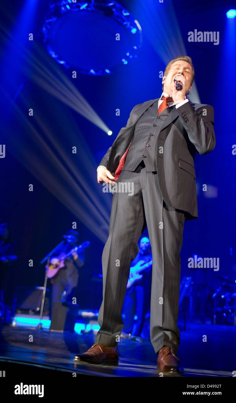 German singer Roland Kaiser performs during his current 'Affaeren ...
