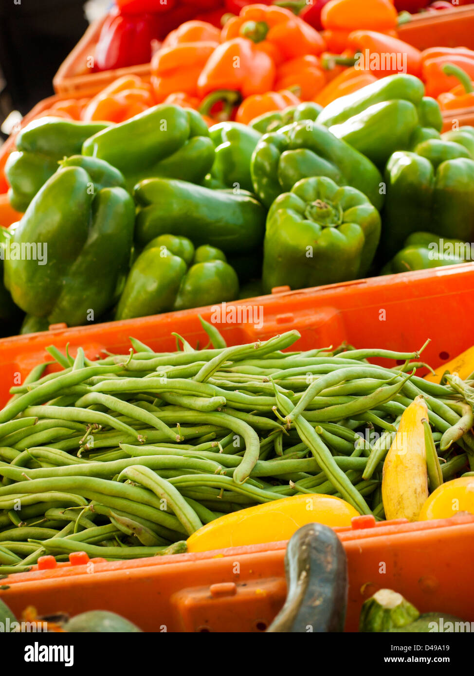 Green bell peppers at the local farmer's market Stock Photo - Alamy