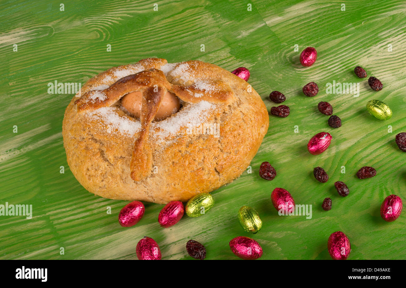 Mona traditional spanish cake hi-res stock photography and images - Alamy