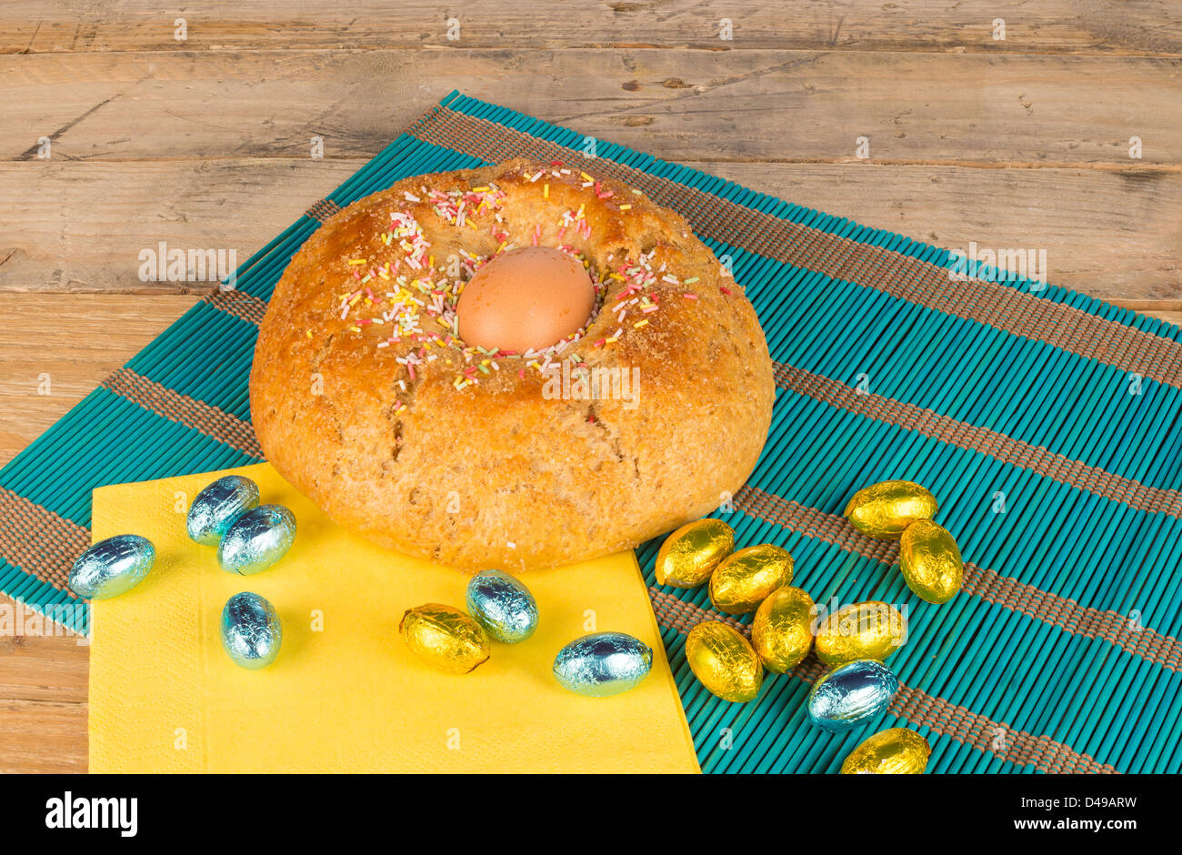 Mona traditional spanish cake hi-res stock photography and images - Alamy