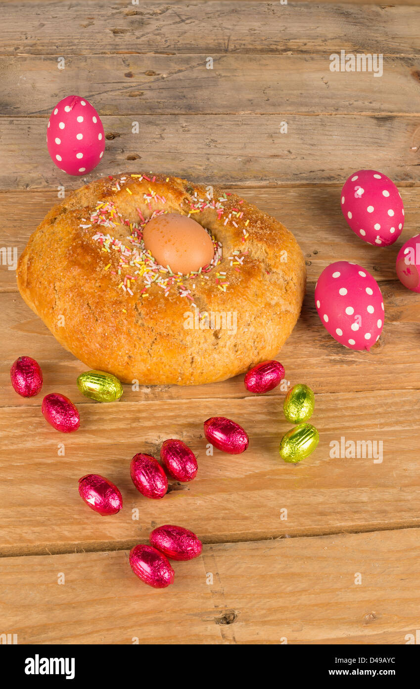 Mona traditional spanish cake hi-res stock photography and images - Alamy