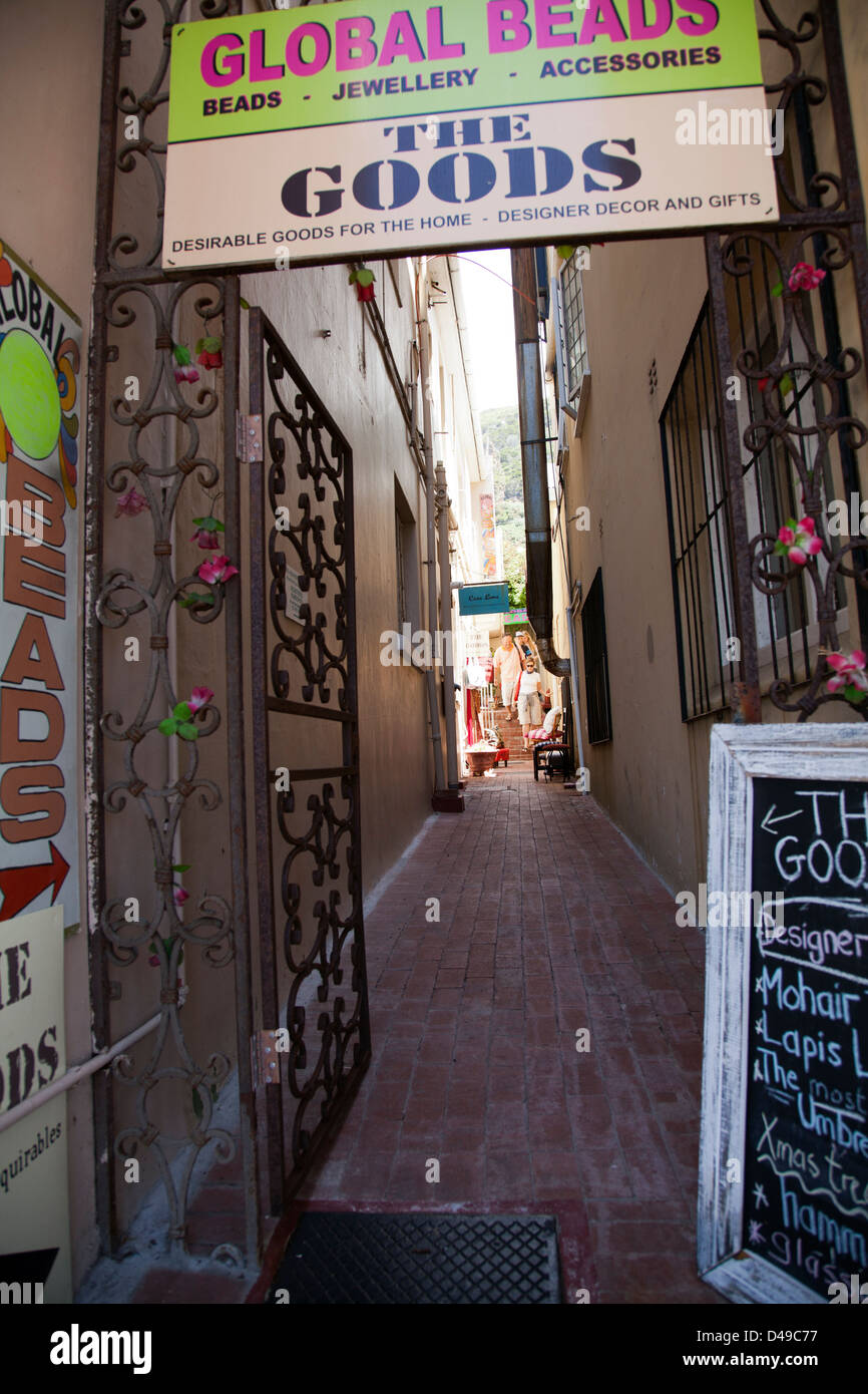 Quaint alleys hi-res stock photography and images - Alamy