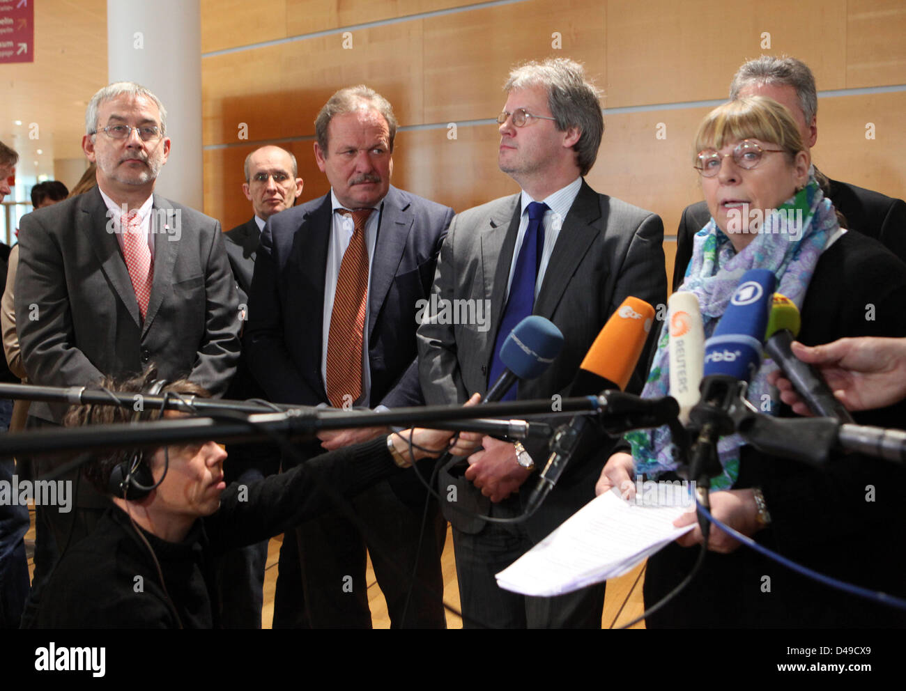 Two female servants hi-res stock photography and images - Alamy