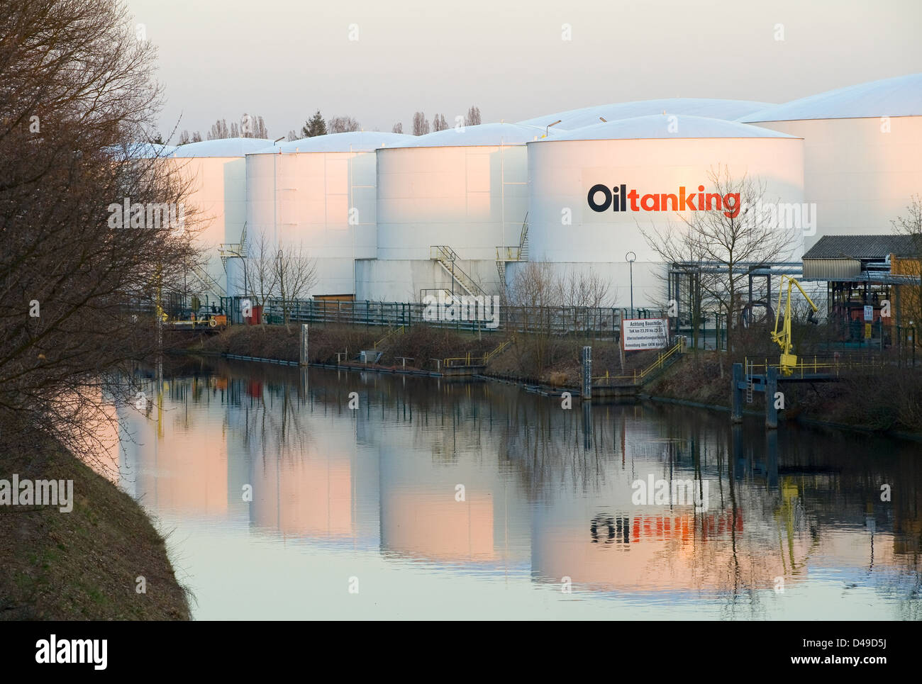 Oiltanking oil storage tanks hi-res stock photography and images - Alamy
