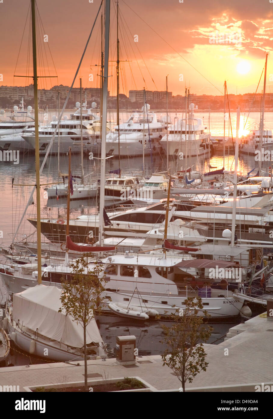 Cannes old harbour hi-res stock photography and images - Alamy