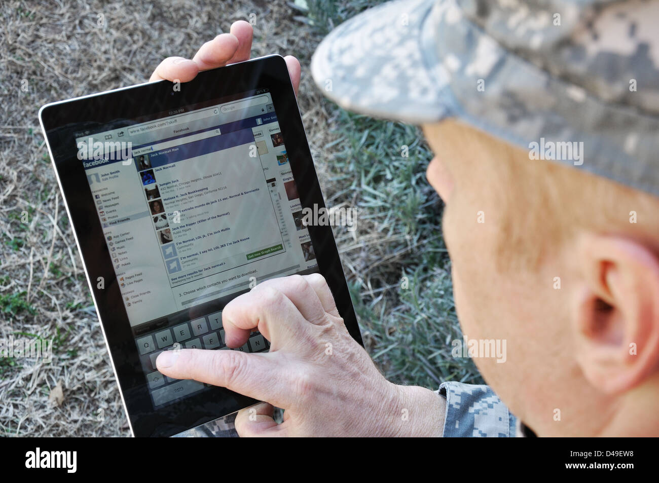 Soldier with iPad on Facebook Stock Photo - Alamy