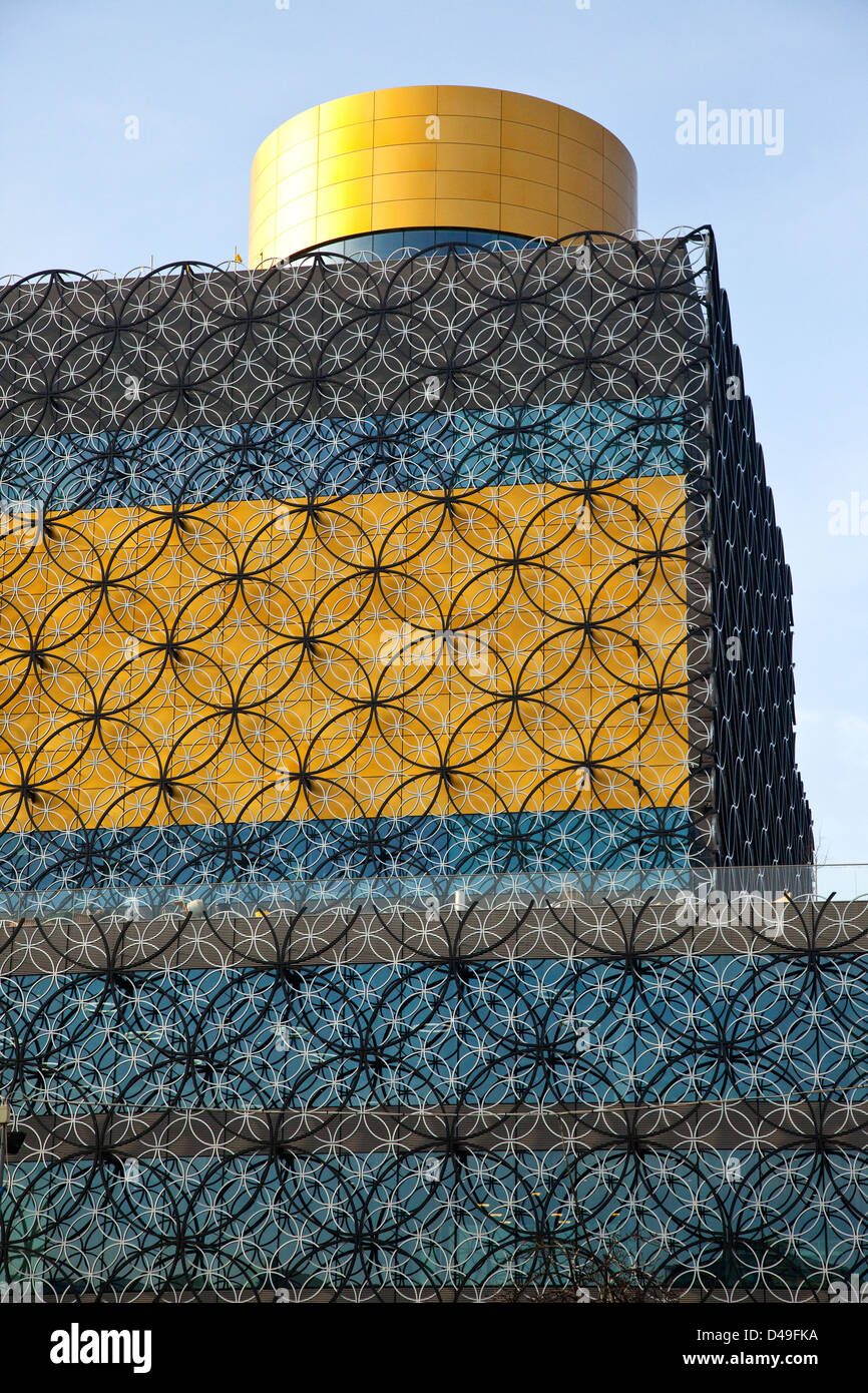 Birmingham library statue hi-res stock photography and images - Alamy