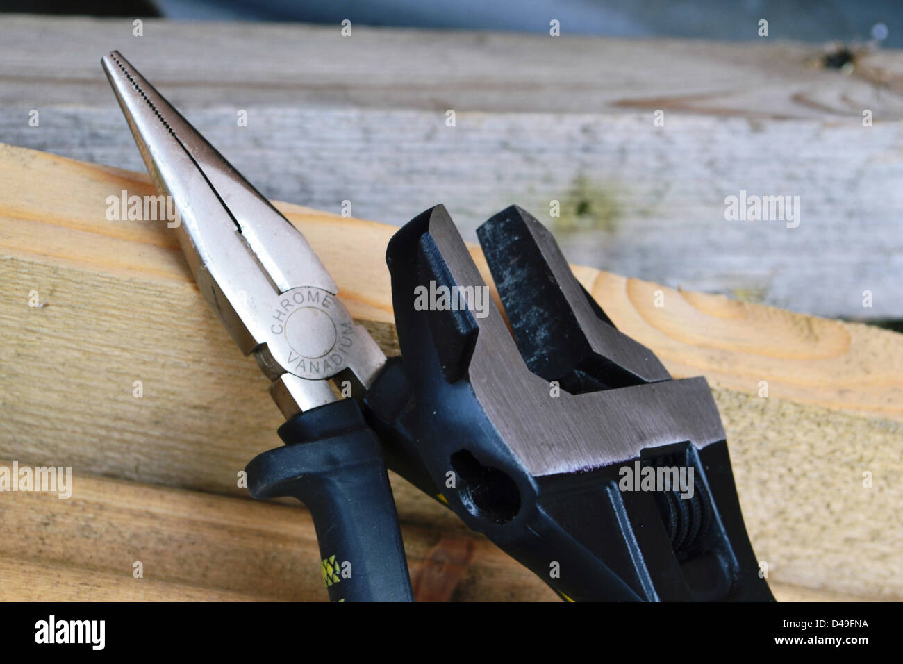 Hammer and Pliers Stock Photo - Alamy