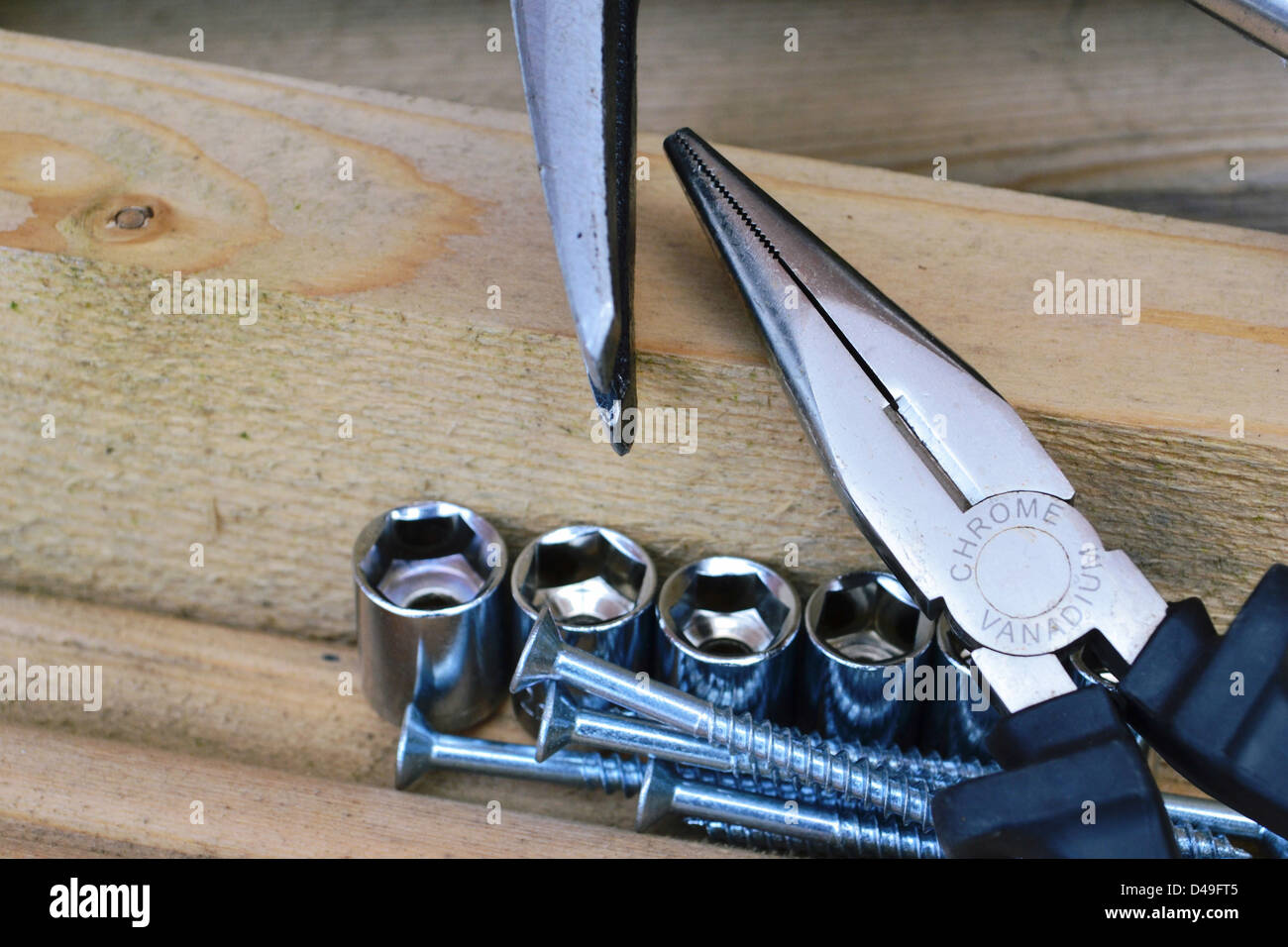 Hammer End and Pliers Stock Photo - Alamy