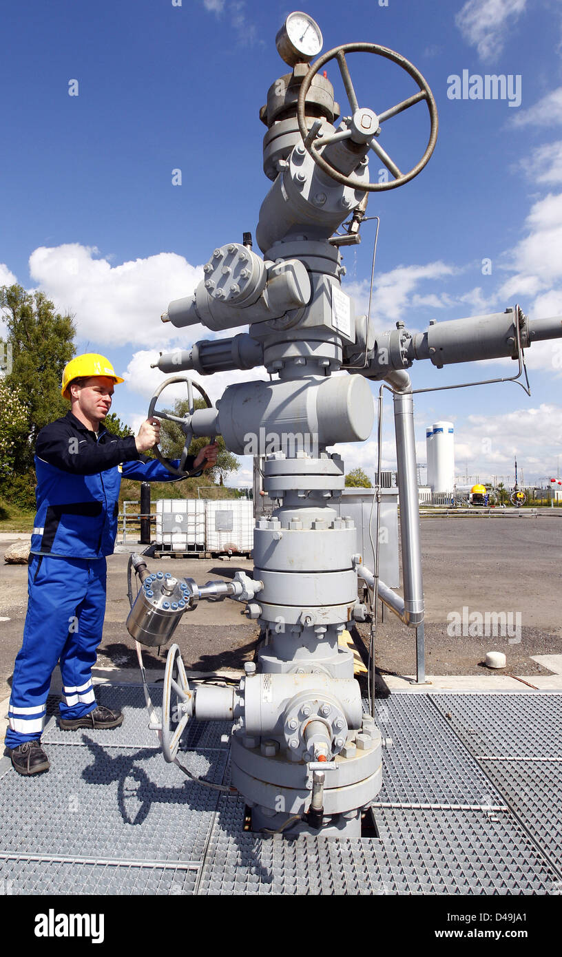 Co2 injection hi-res stock photography and images - Alamy