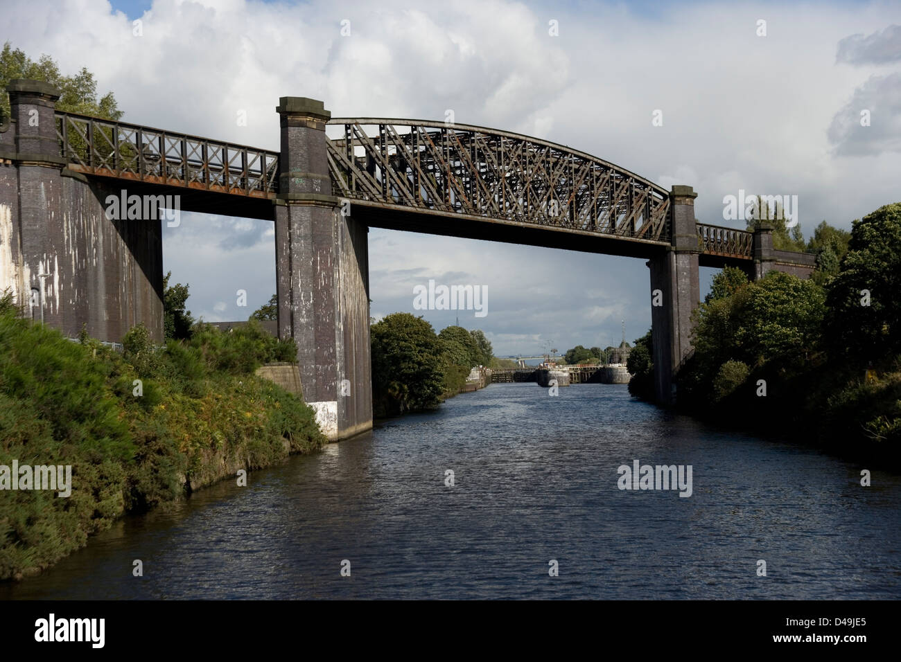 Latchford viaduct hi-res stock photography and images - Alamy