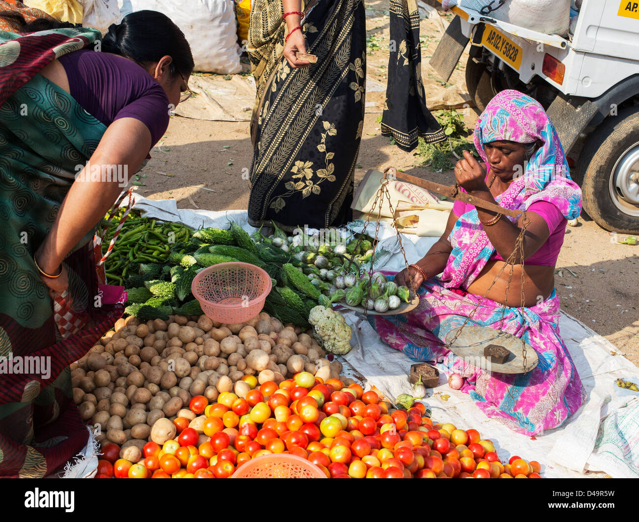 India pradesh village vegetable market hi-res stock photography and ...