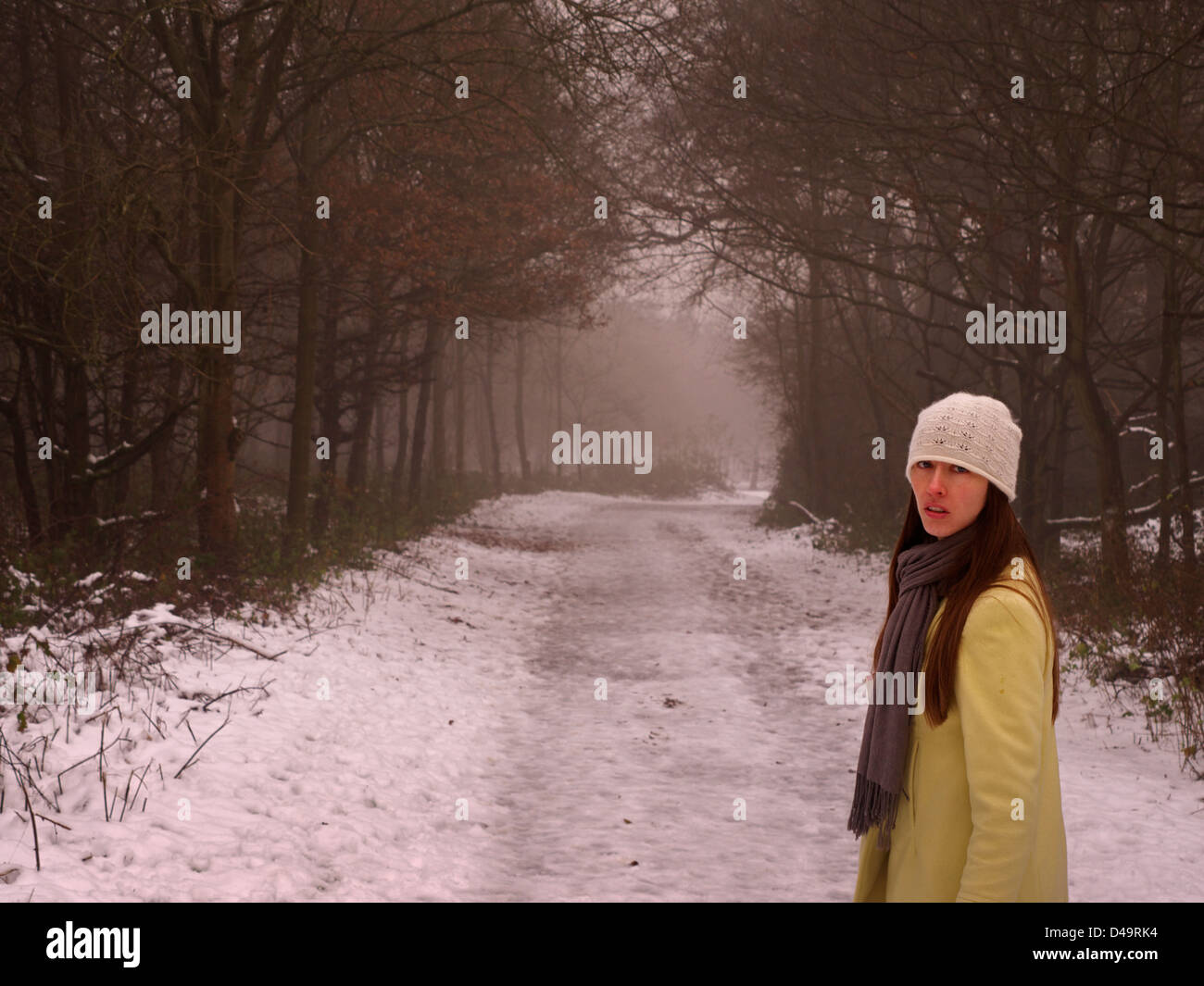 Lone female figure hi-res stock photography and images - Alamy