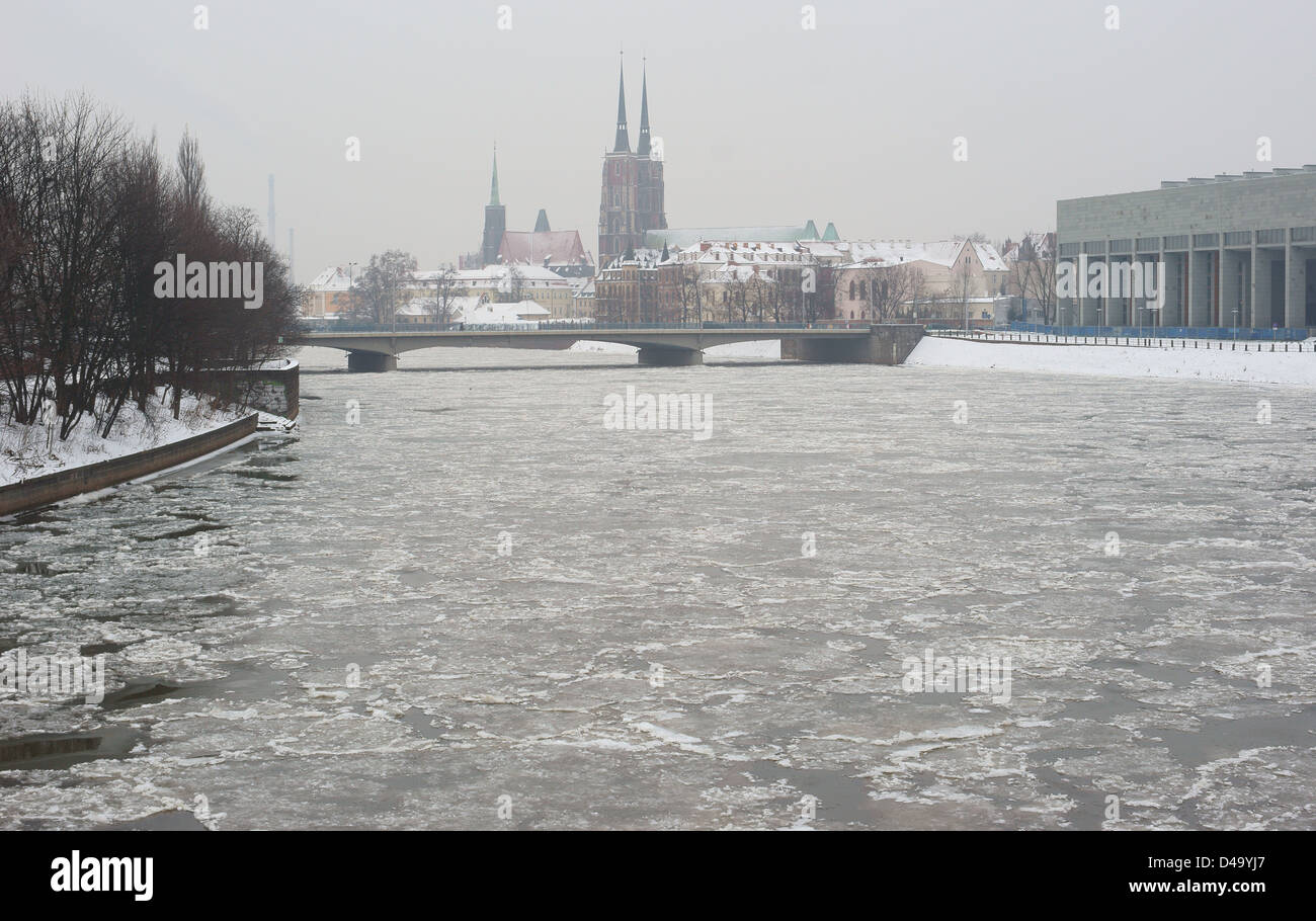Wroclaw Odra River with floating ice in winter Stock Photo - Alamy
