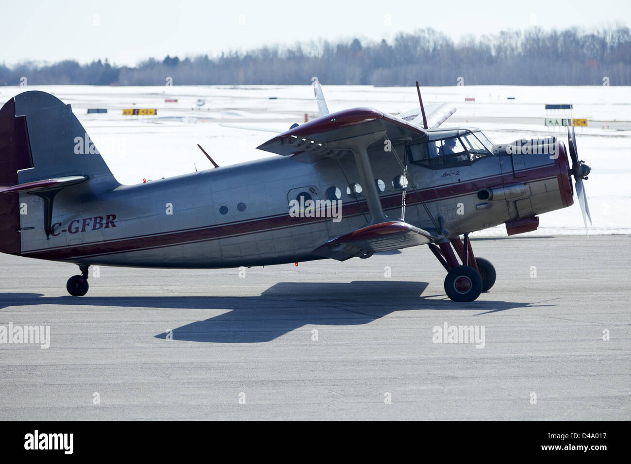 Oshawa airport hi-res stock photography and images - Alamy