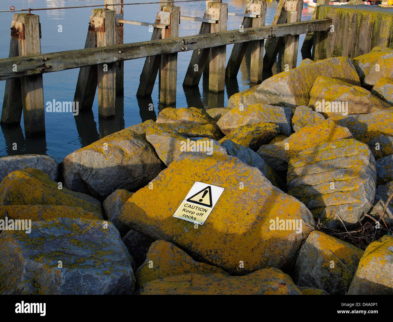 Keep off rocks warning Stock Photo - Alamy