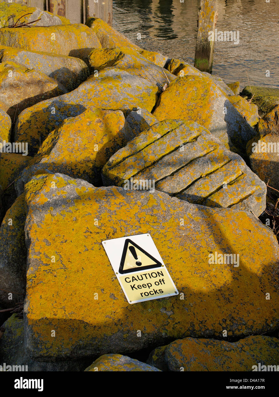 Keep off rocks warning Stock Photo - Alamy
