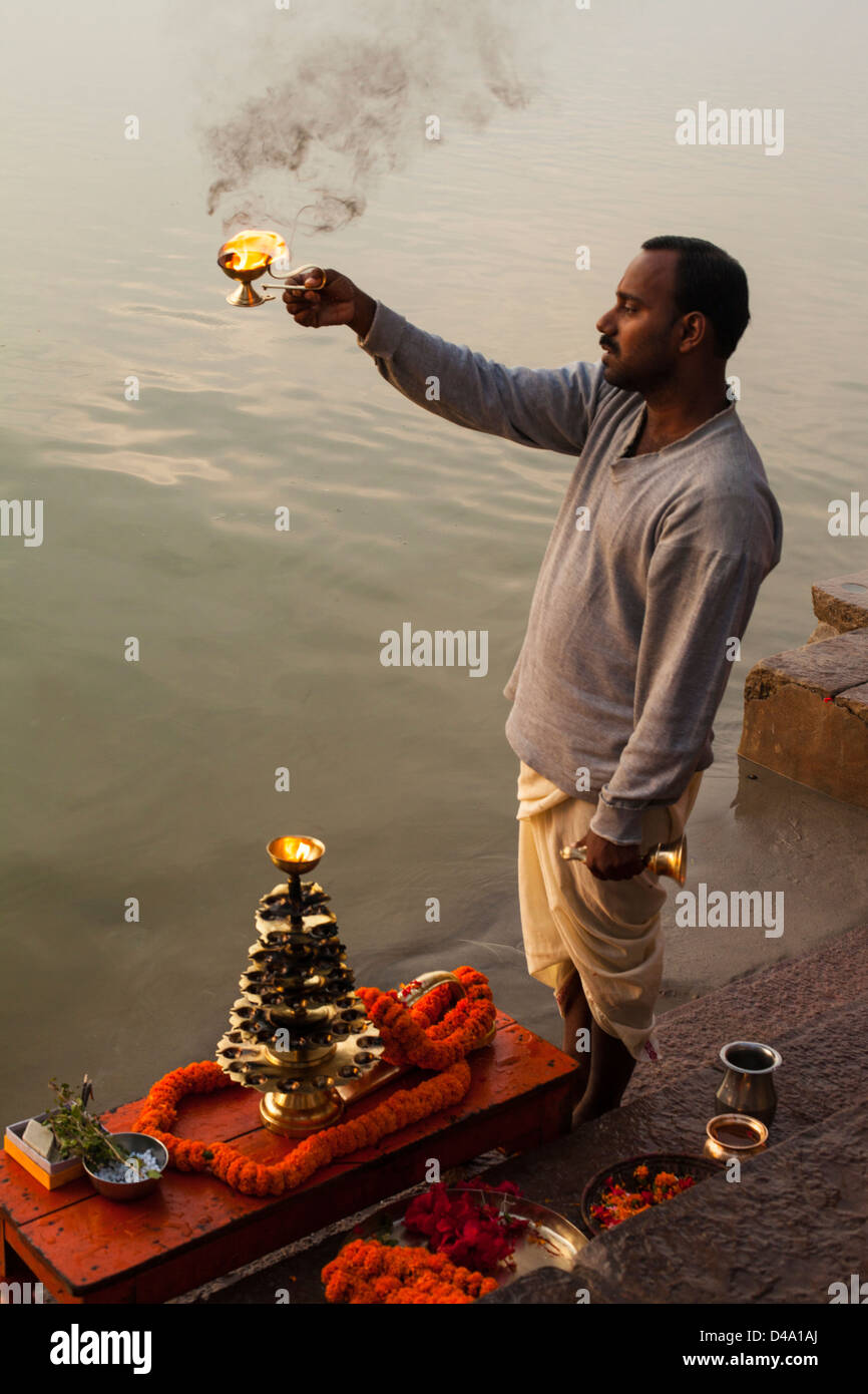Hindu ritual ceremony at dawn on the Ganges River, Varanasi, Uttar ...