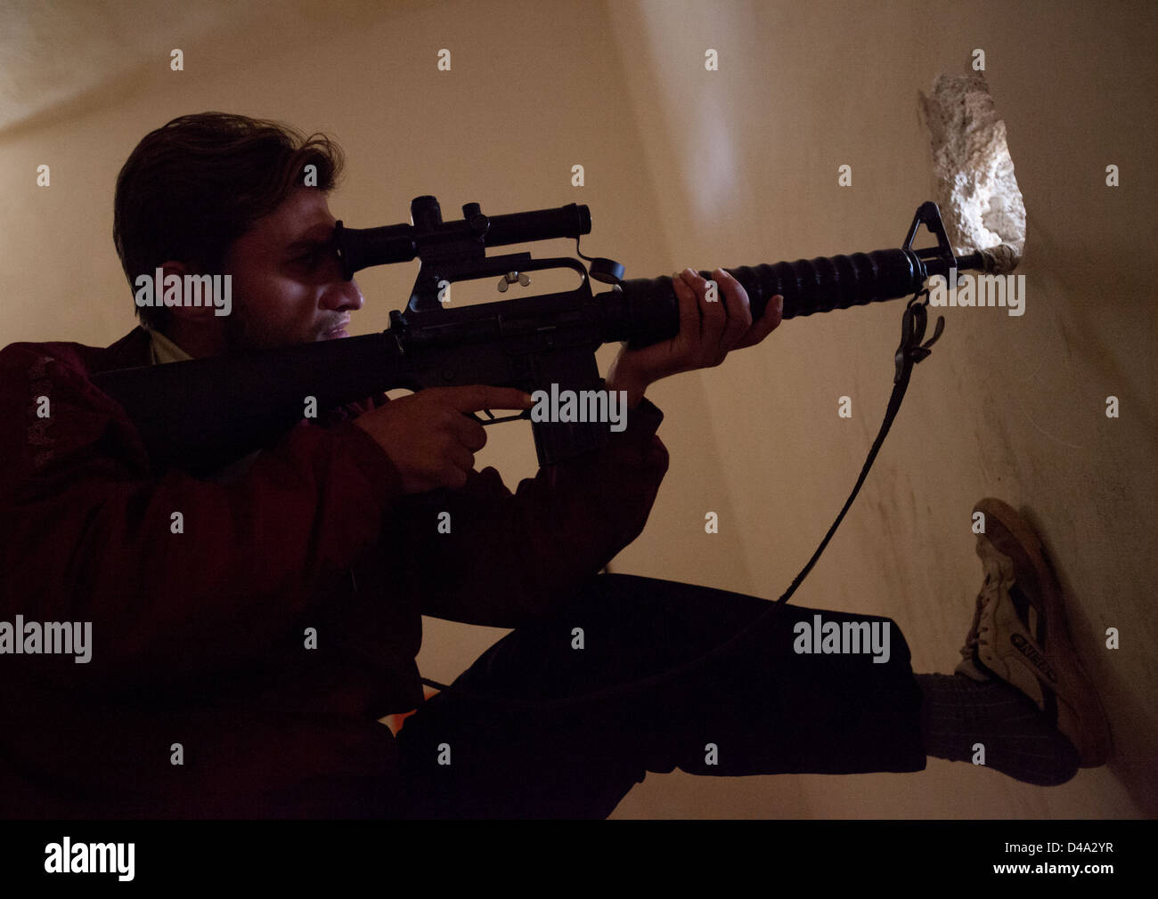 Aleppo, Syria: Free Syrian Army sniper attack government forces near ...