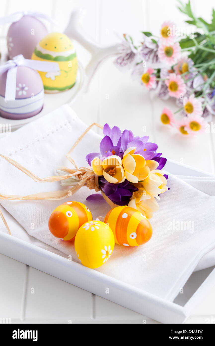 Decorating table hi-res stock photography and images - Alamy