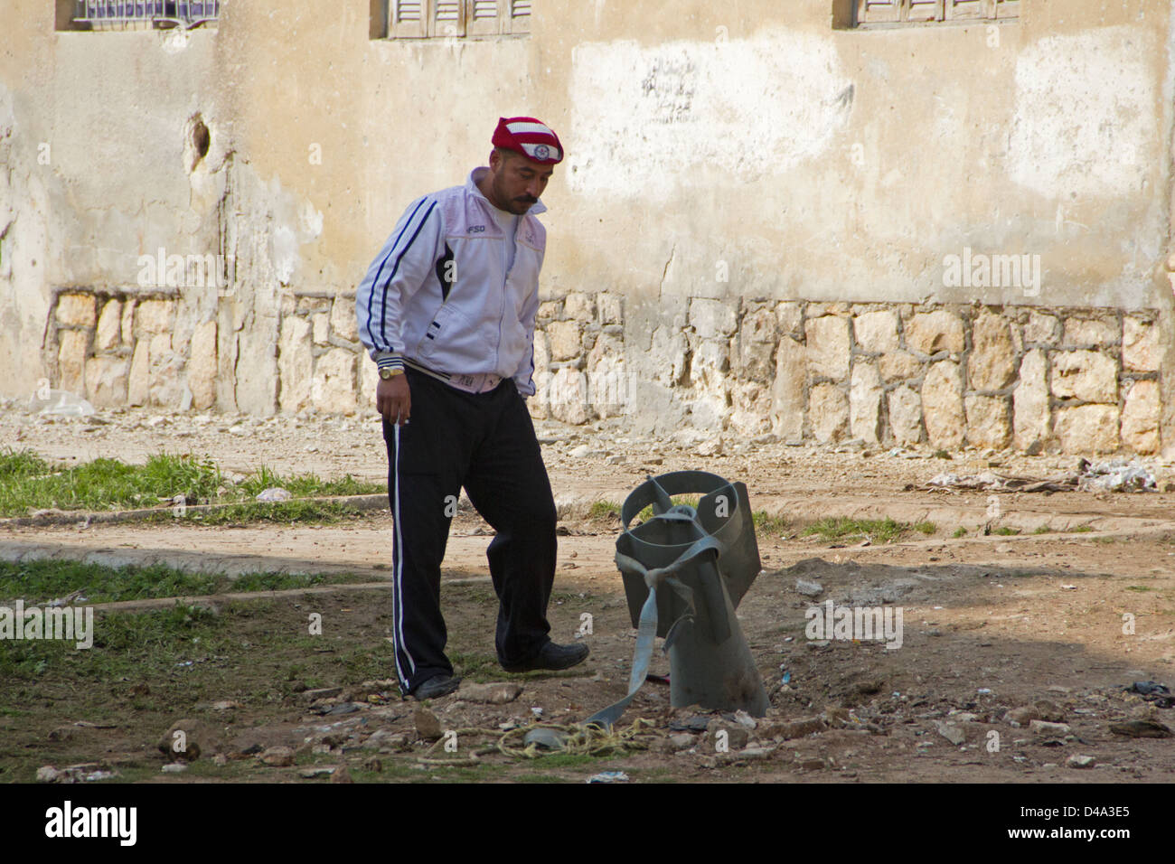 Arab man gun hi-res stock photography and images - Alamy