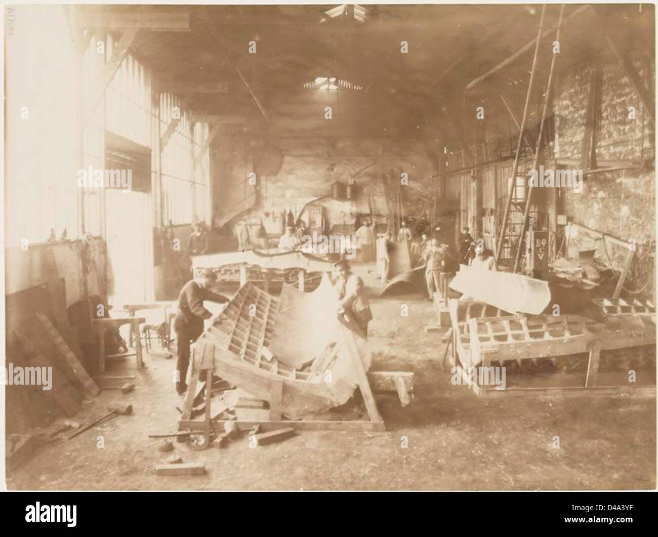 Shaping statue hi-res stock photography and images - Alamy