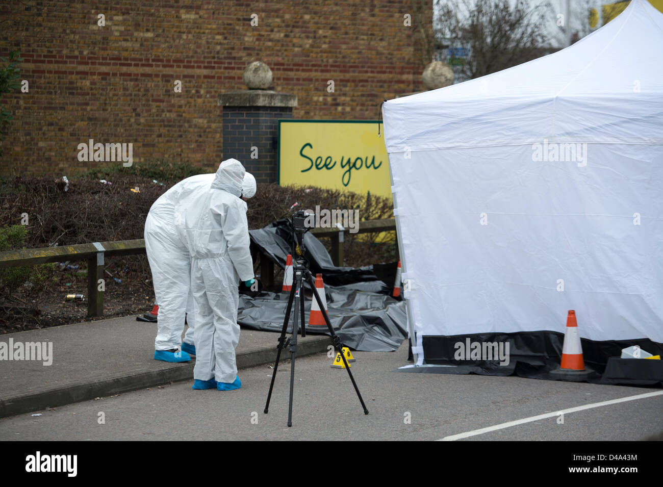 Police evidence tent hi-res stock photography and images - Alamy