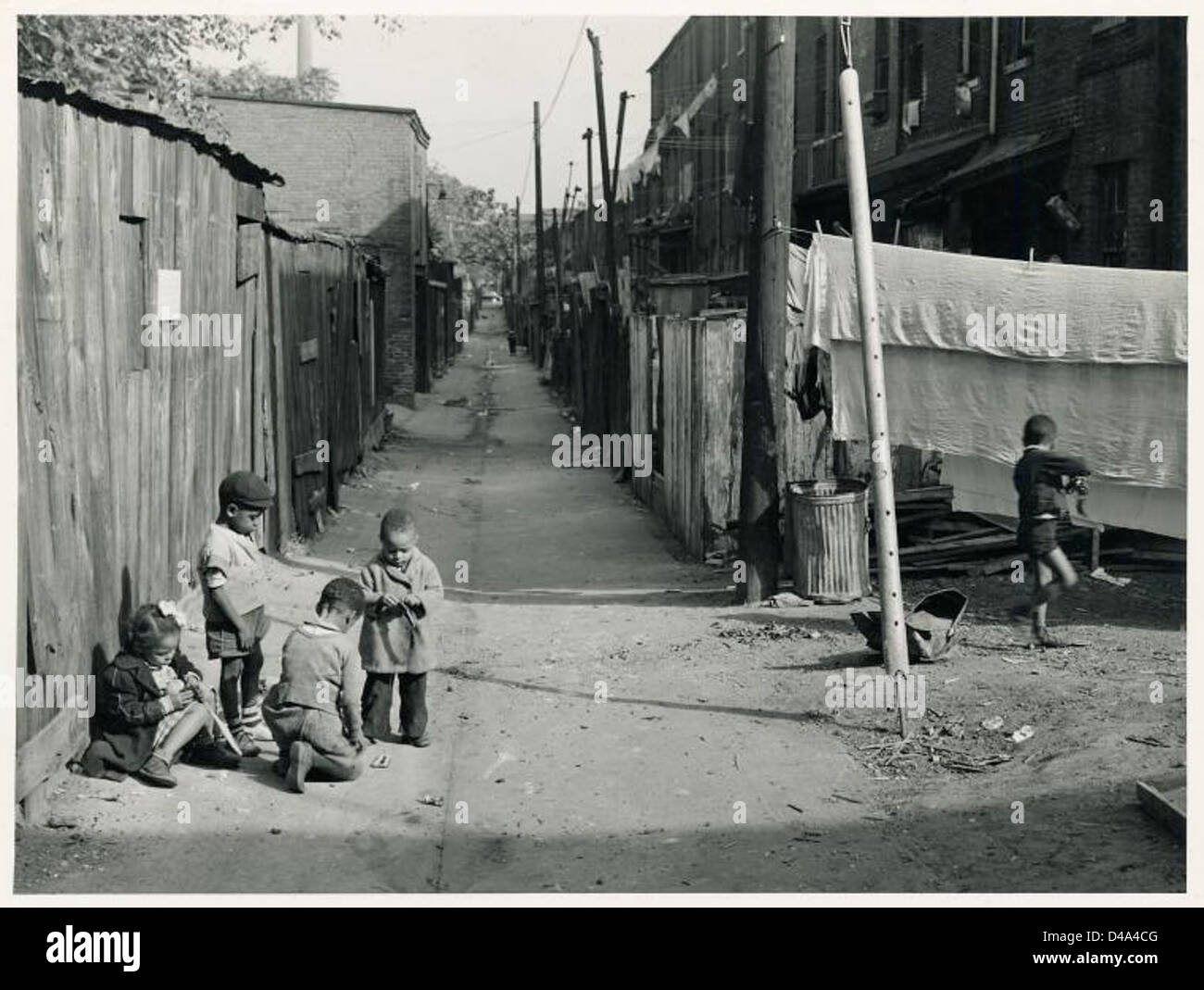Children playing in alley hi-res stock photography and images - Alamy