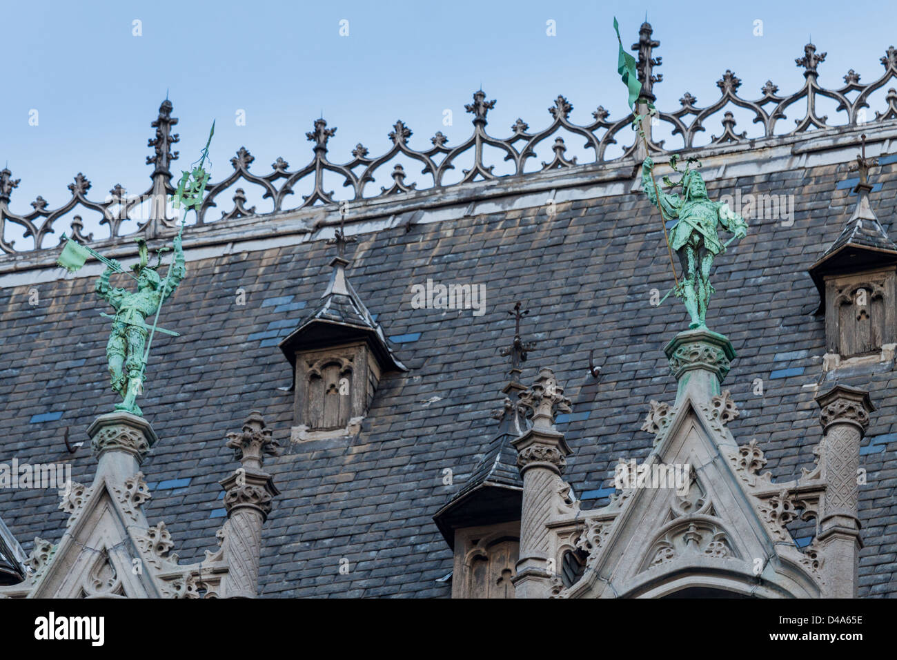 Rooftop statues in the Grand Place, Brussels Stock Photo - Alamy
