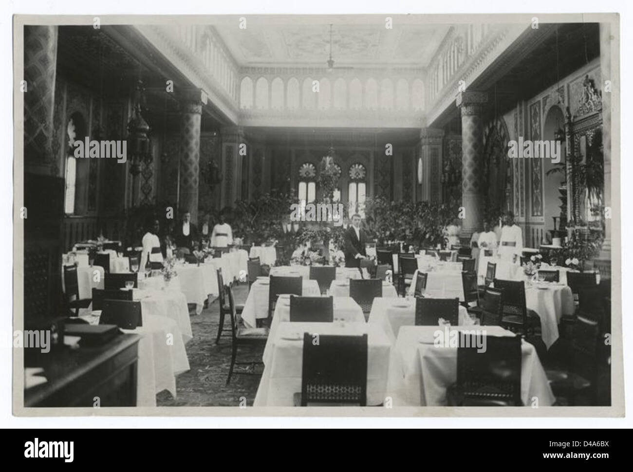 Shepheards Hotel, Cairo : Moorish dining room Stock Photo - Alamy