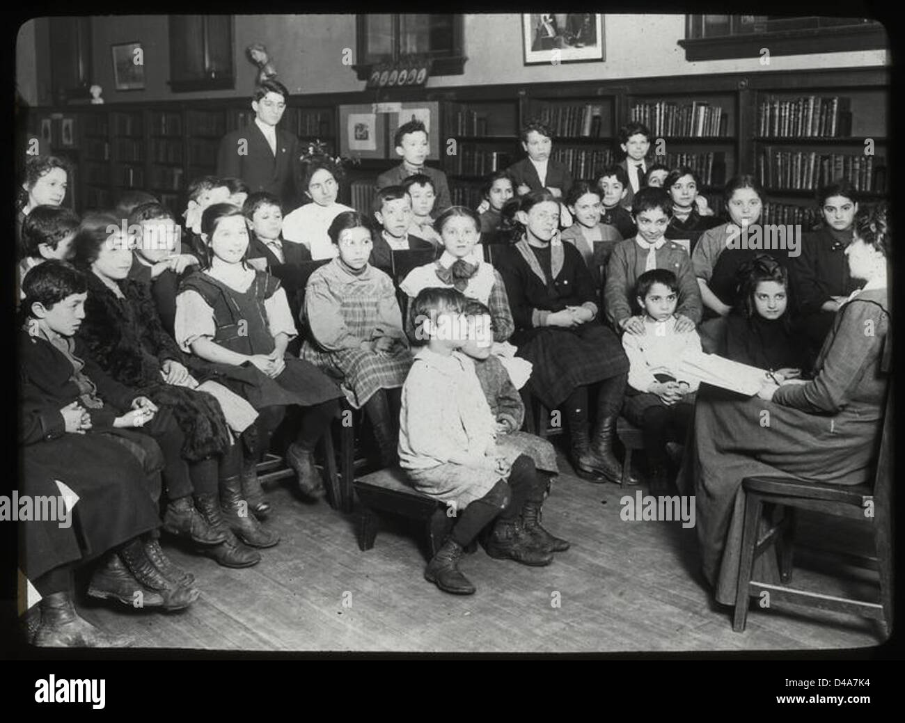 Public library assistant hi-res stock photography and images - Alamy
