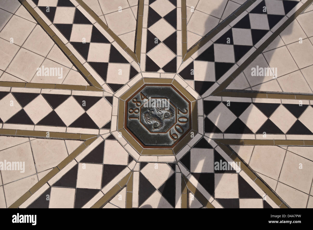 Square tile pattern hi-res stock photography and images - Alamy