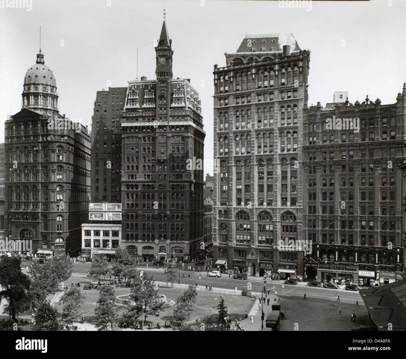Park row new york times building hi-res stock photography and images ...